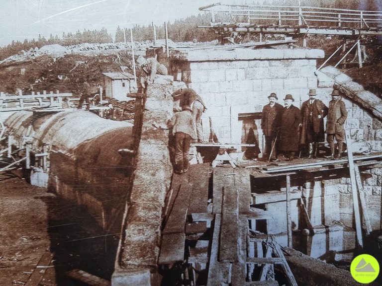 Protrzena-prehrada-w-Górach-Izerskich-12 - GÓRSKIE WYRYPY